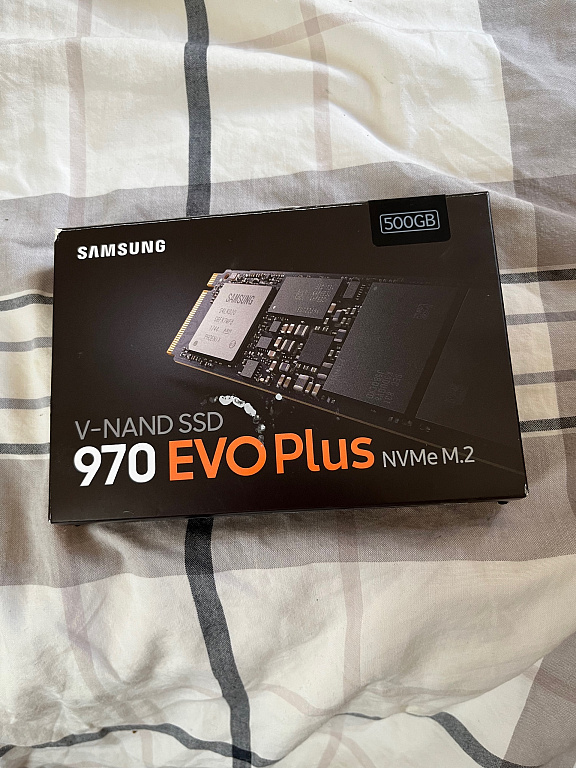 Ssd karte datoram. / Andele Mandele